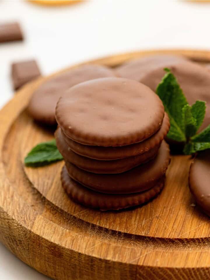 Homemade Thin Mint Cookies {Easy 3-Ingredient Recipe}