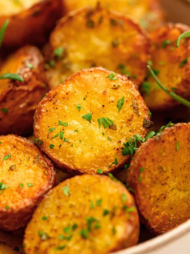 Baked Copycat Jojo Potatoes - Seasoned Potato Wedges